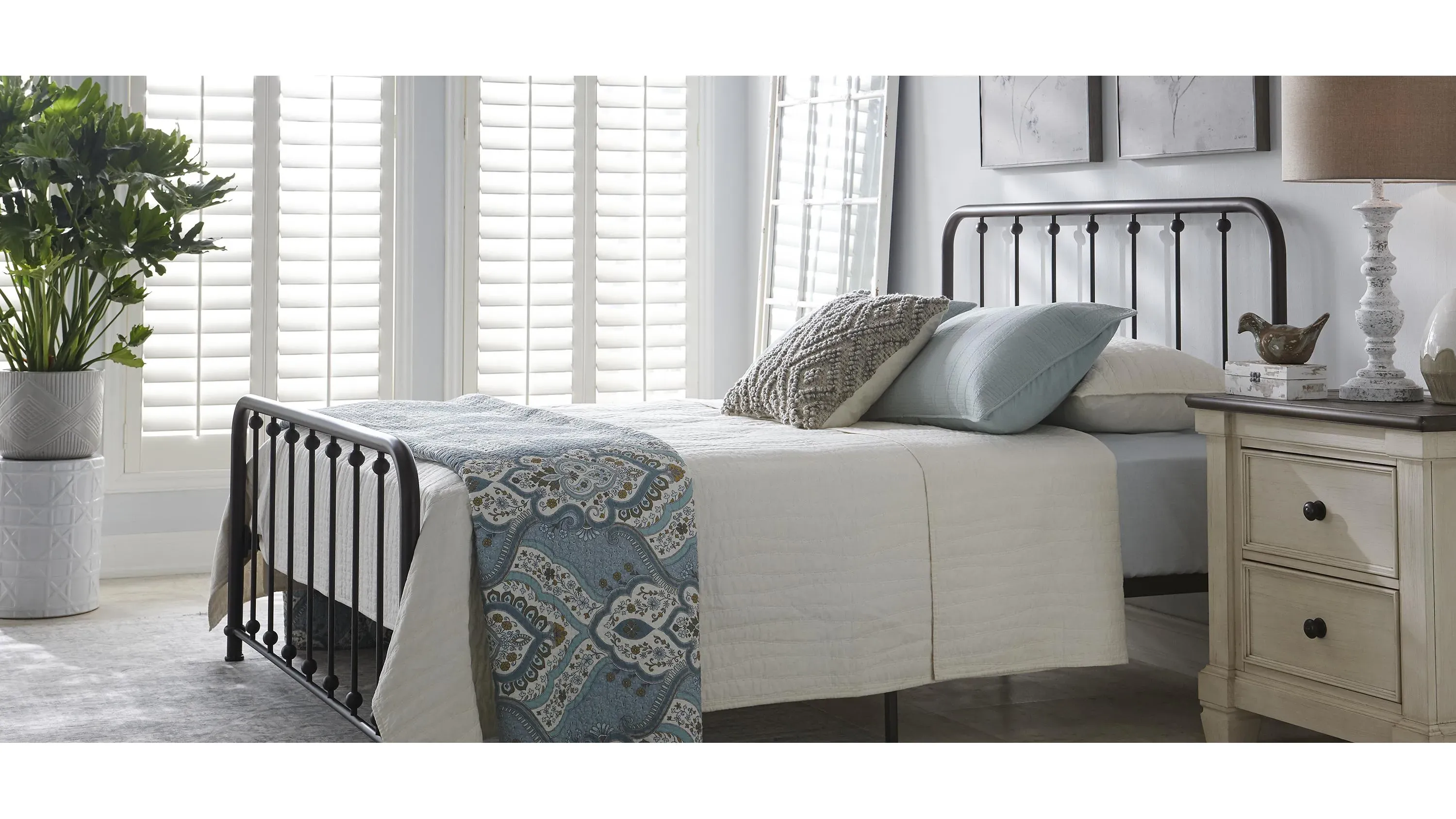 Raymour and flanigan metal bed frame store