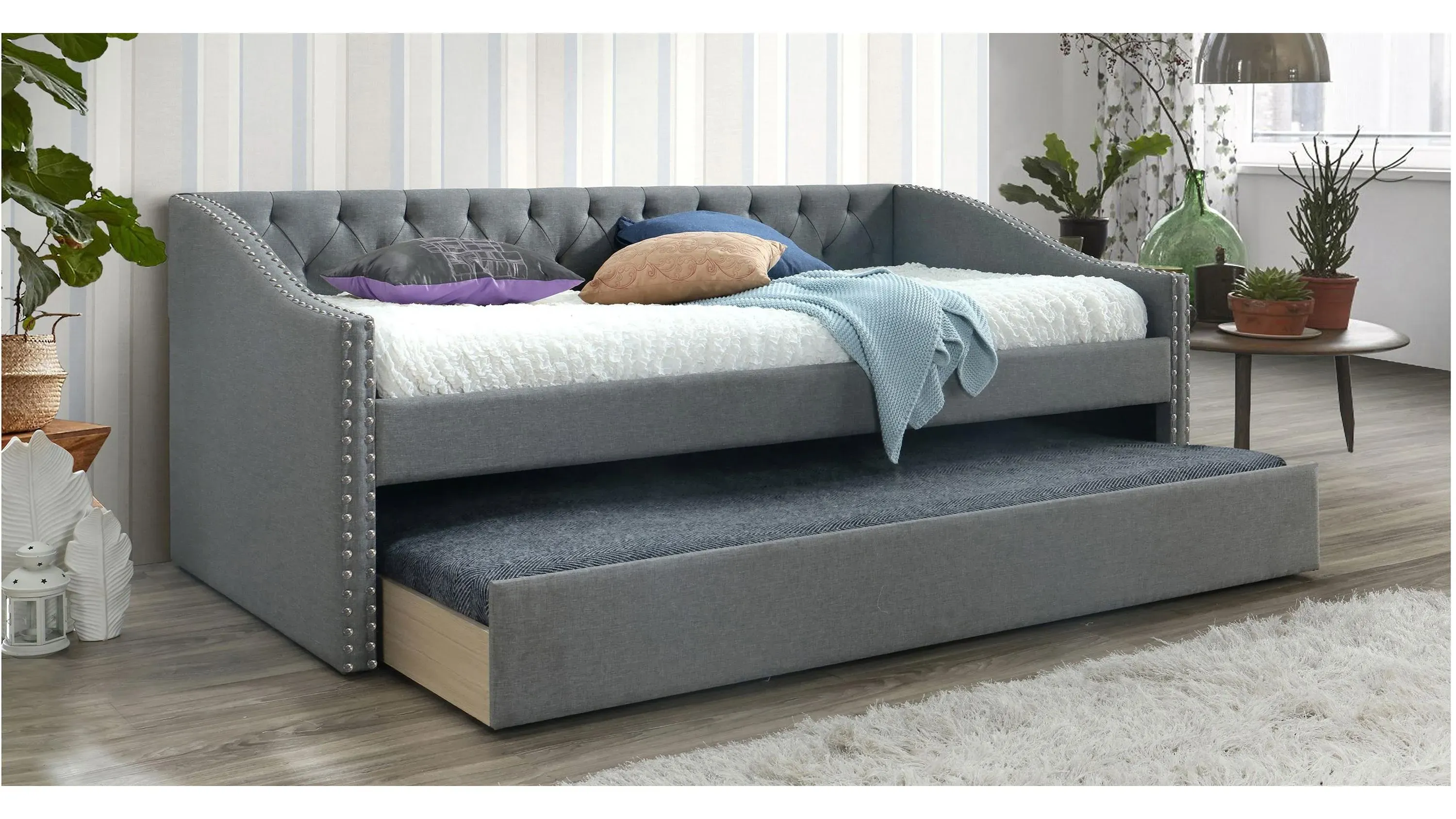 Loretta Daybed with Trundle | Raymour & Flanigan