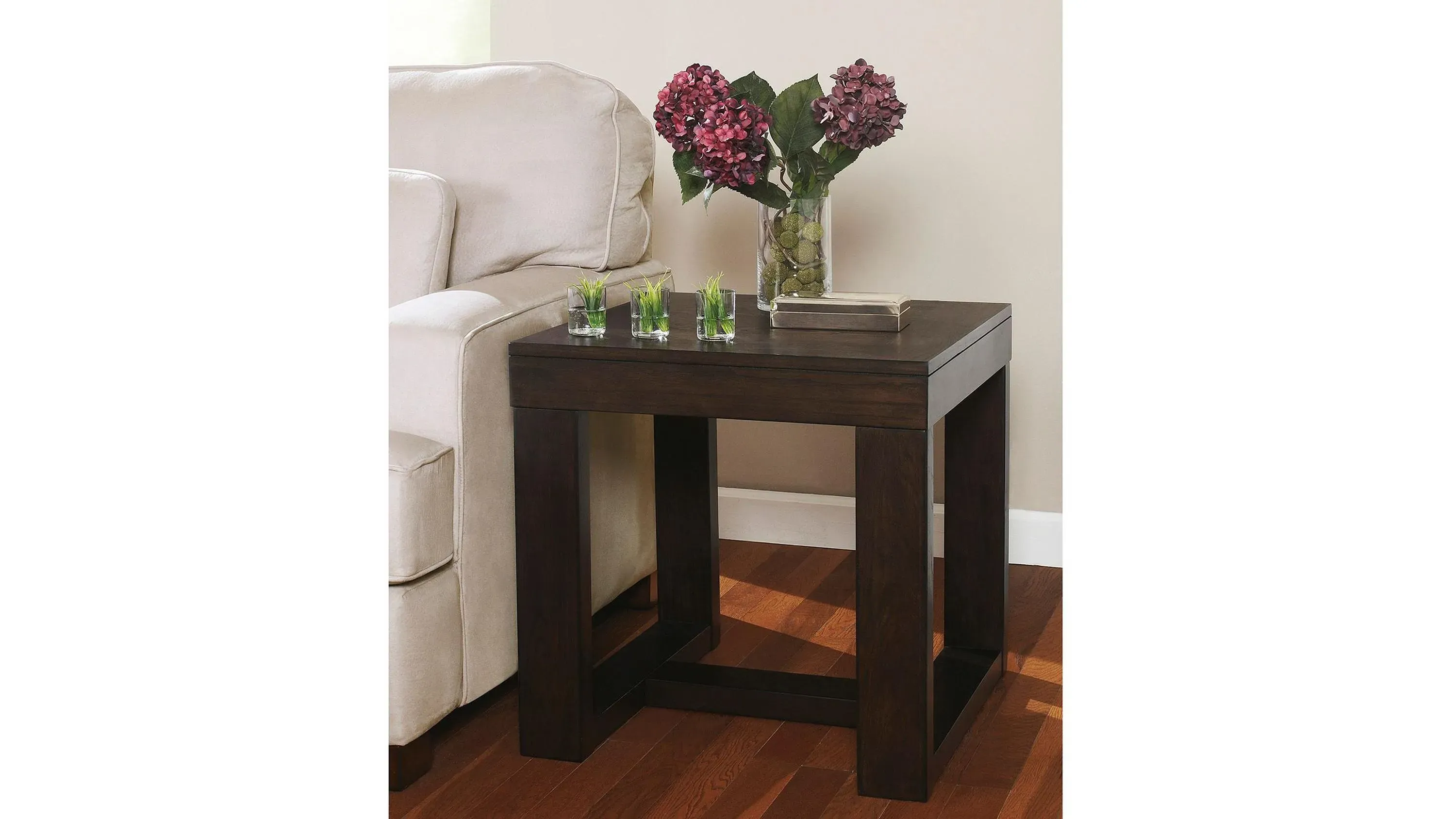 Raymour and flanigan outlet end tables store