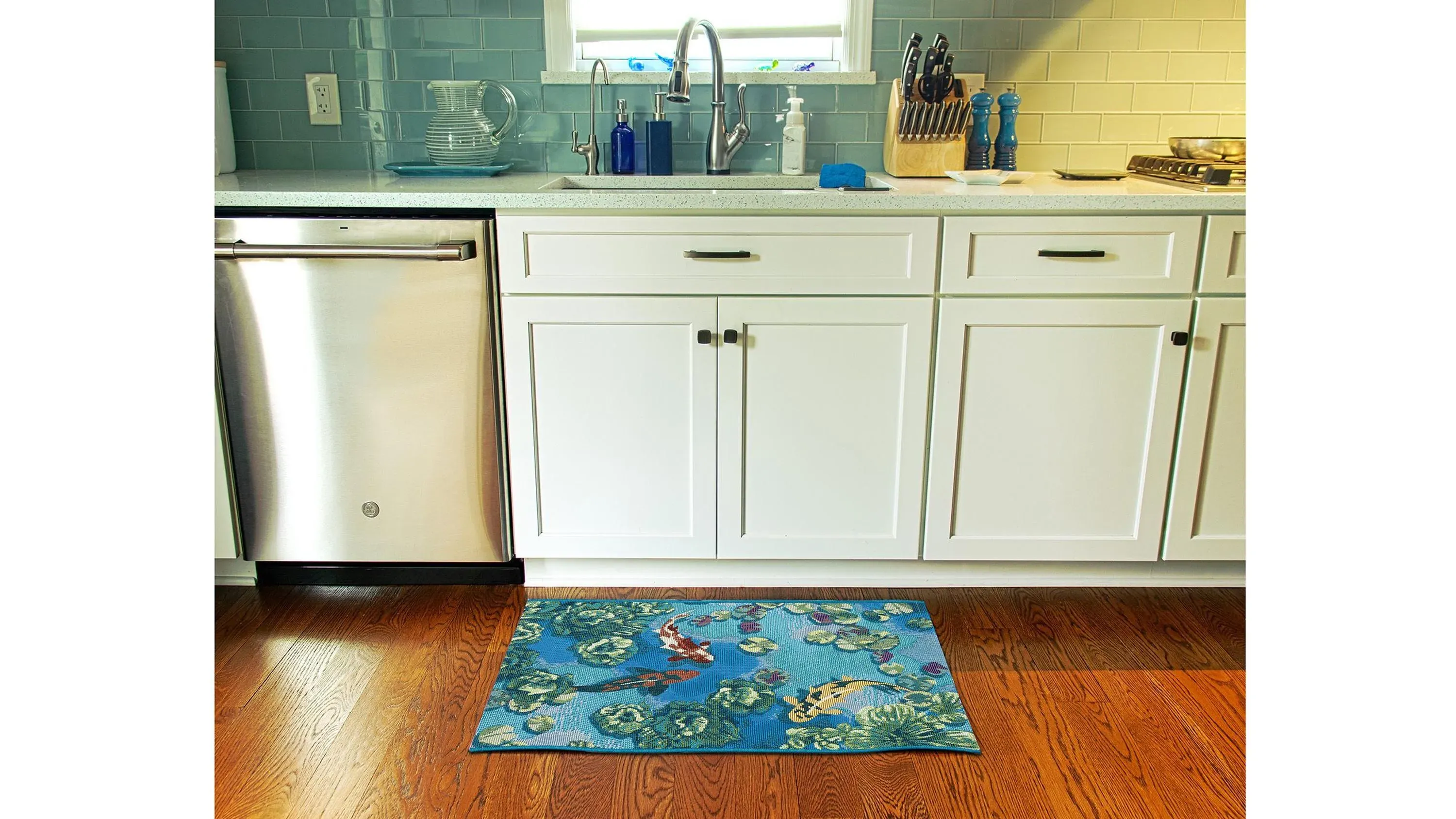 Esencia Koi Pond Mat | Raymour & Flanigan